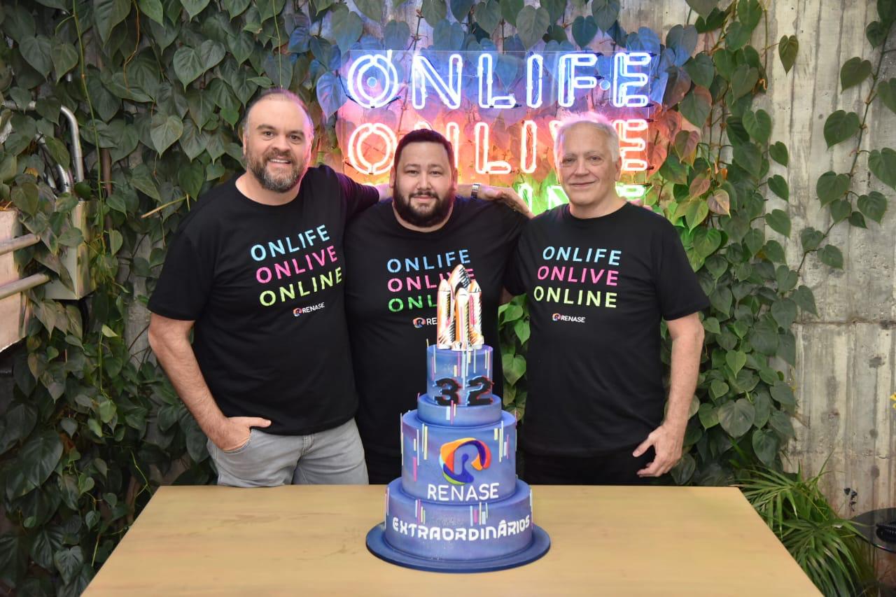 Renase completa 32 anos em um dos melhores momentos de sua história ...