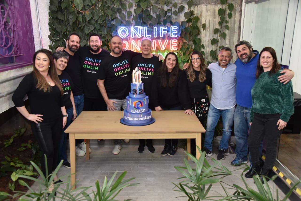 Renase completa 32 anos em um dos melhores momentos de sua história ...